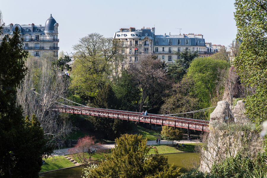 Le parc des Buttes-Chaumont, une ode à l'art paysager - Ville de Paris
