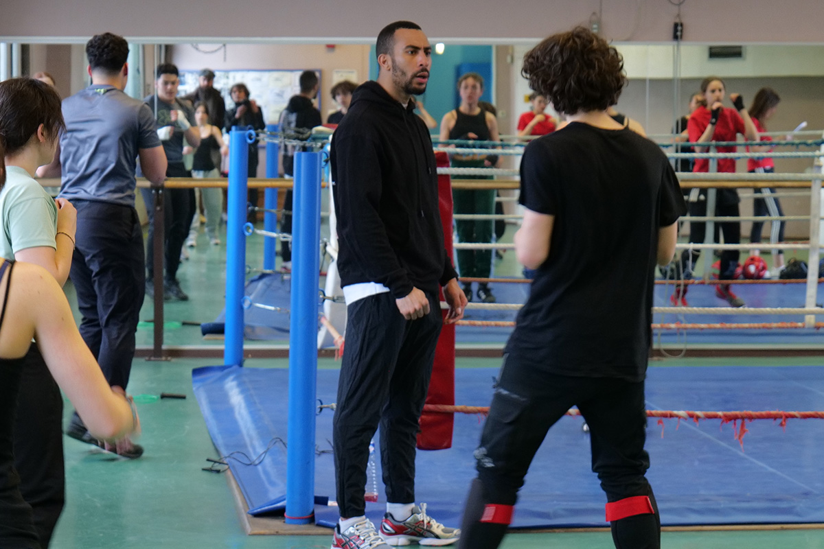Un enfant du 20e champion du monde de kick boxing - Mairie du 20ᵉ
