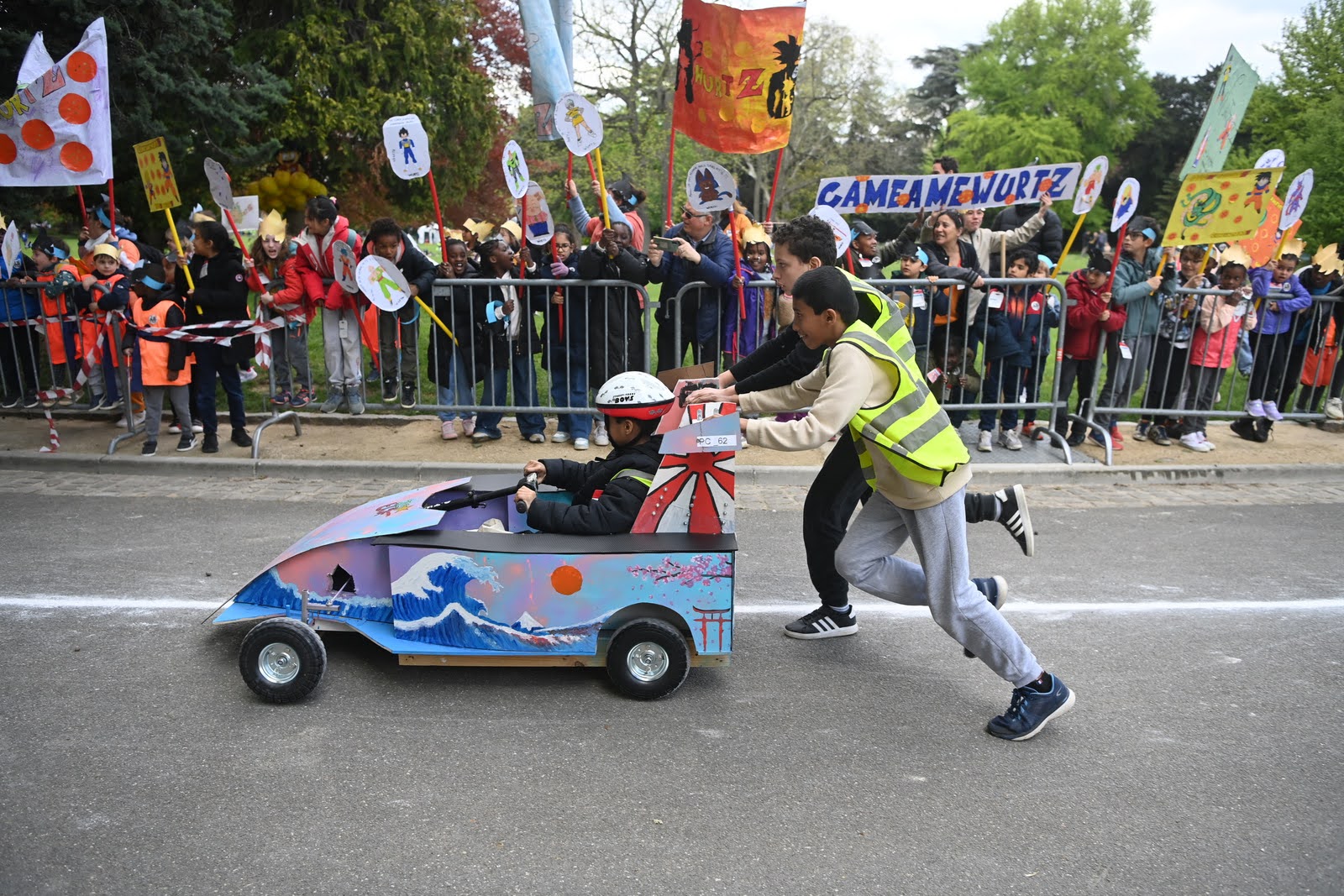 Le championnat push-car s’offre un virage au pays des - Ville de Paris