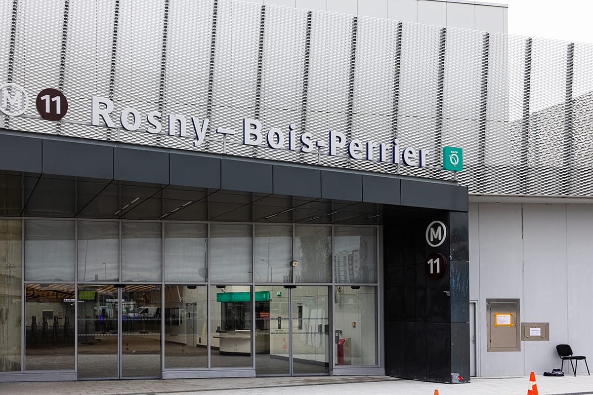 La ligne 11, prolongée de six stations, circule sur - Ville de Paris