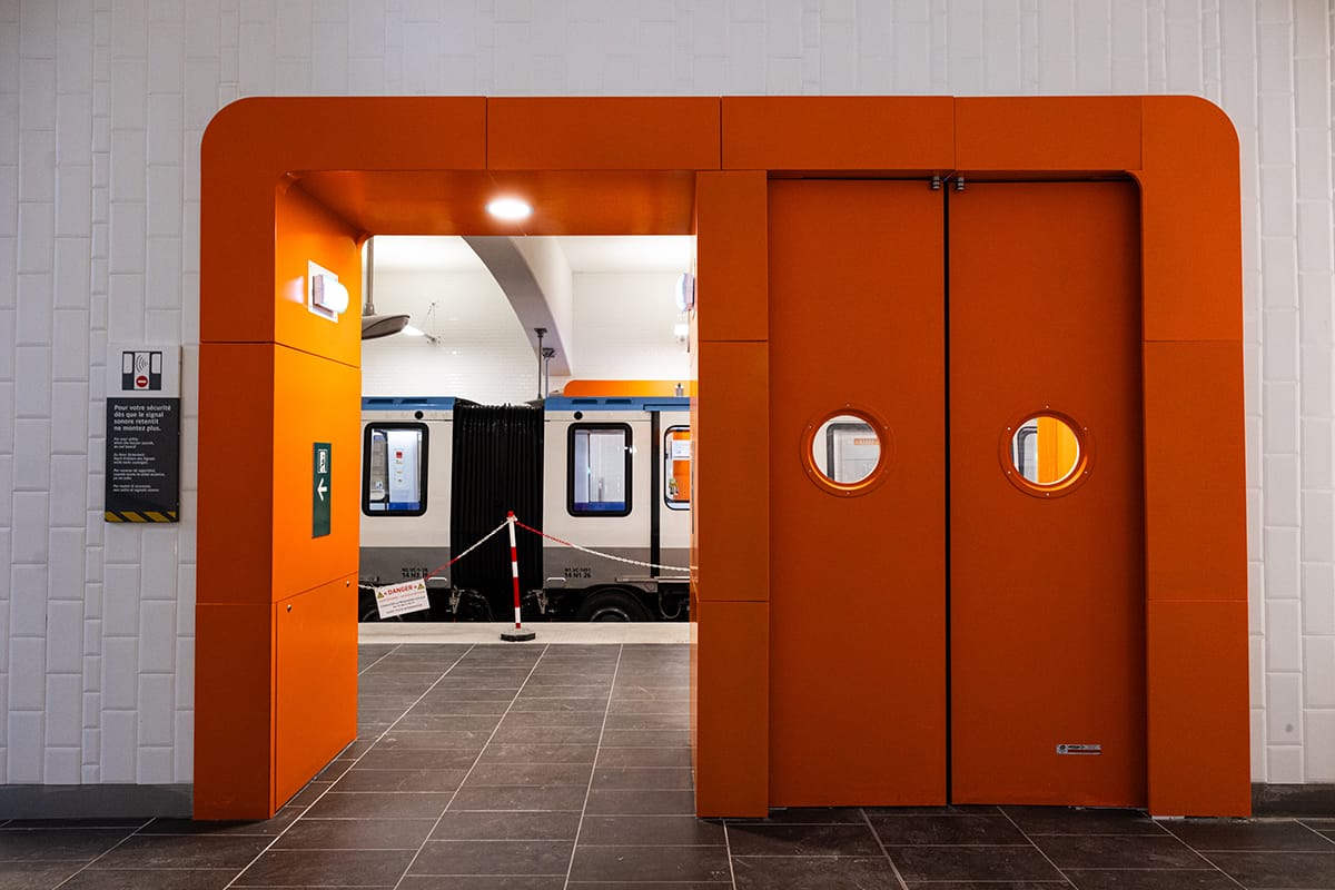 La ligne 11, prolongée de six stations, circule sur - Ville de Paris