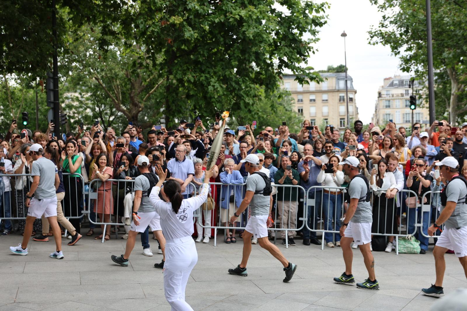 The Olympic flame in Paris: "The relay is really - Ville de Paris