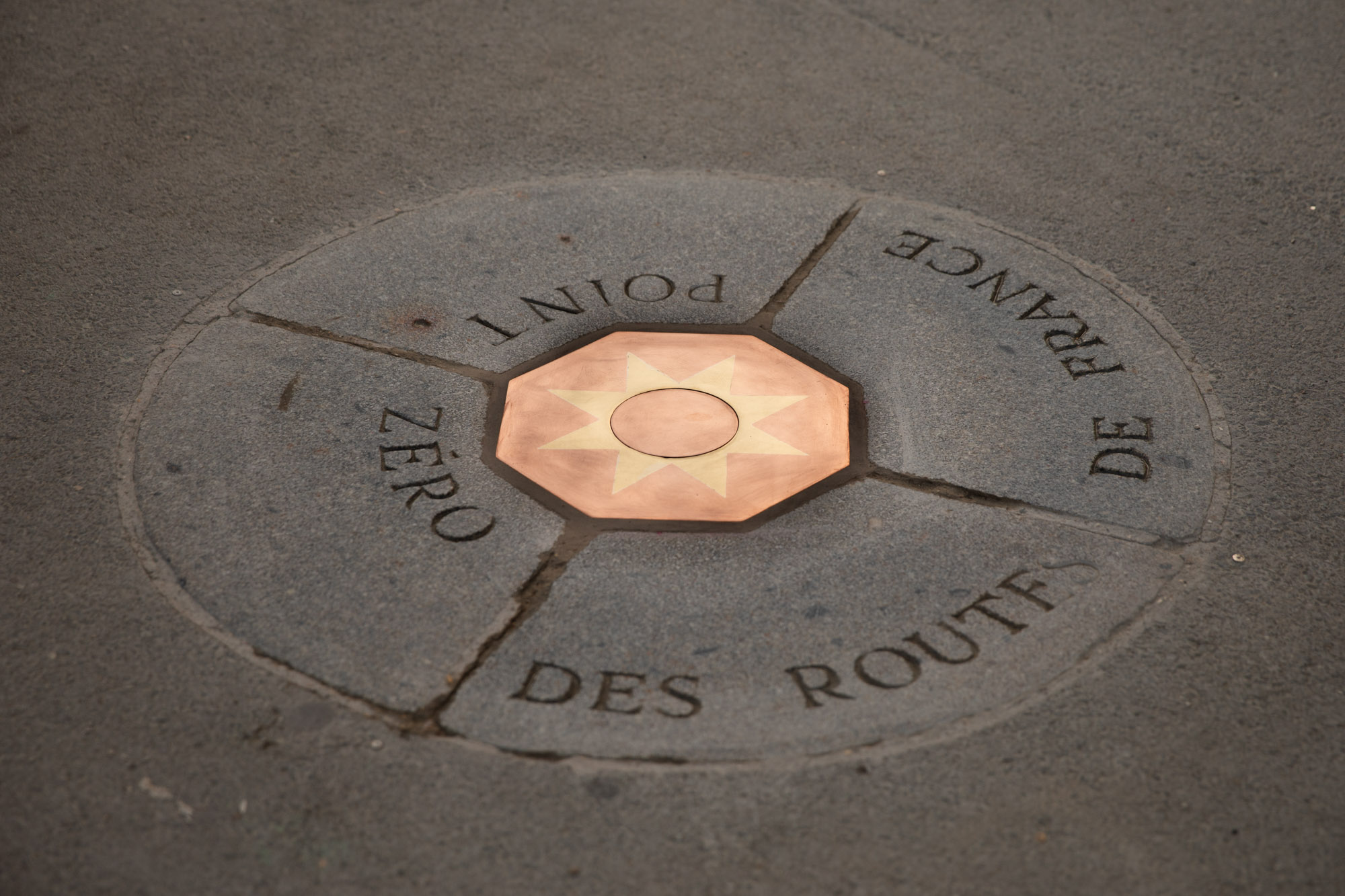 Le parvis de Notre-Dame de Paris retrouve son point - Ville de Paris